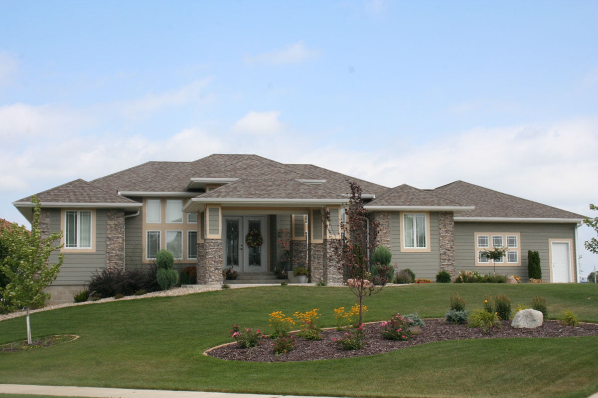 Uniquely Picture Perfect - Diamond Kote® Siding System