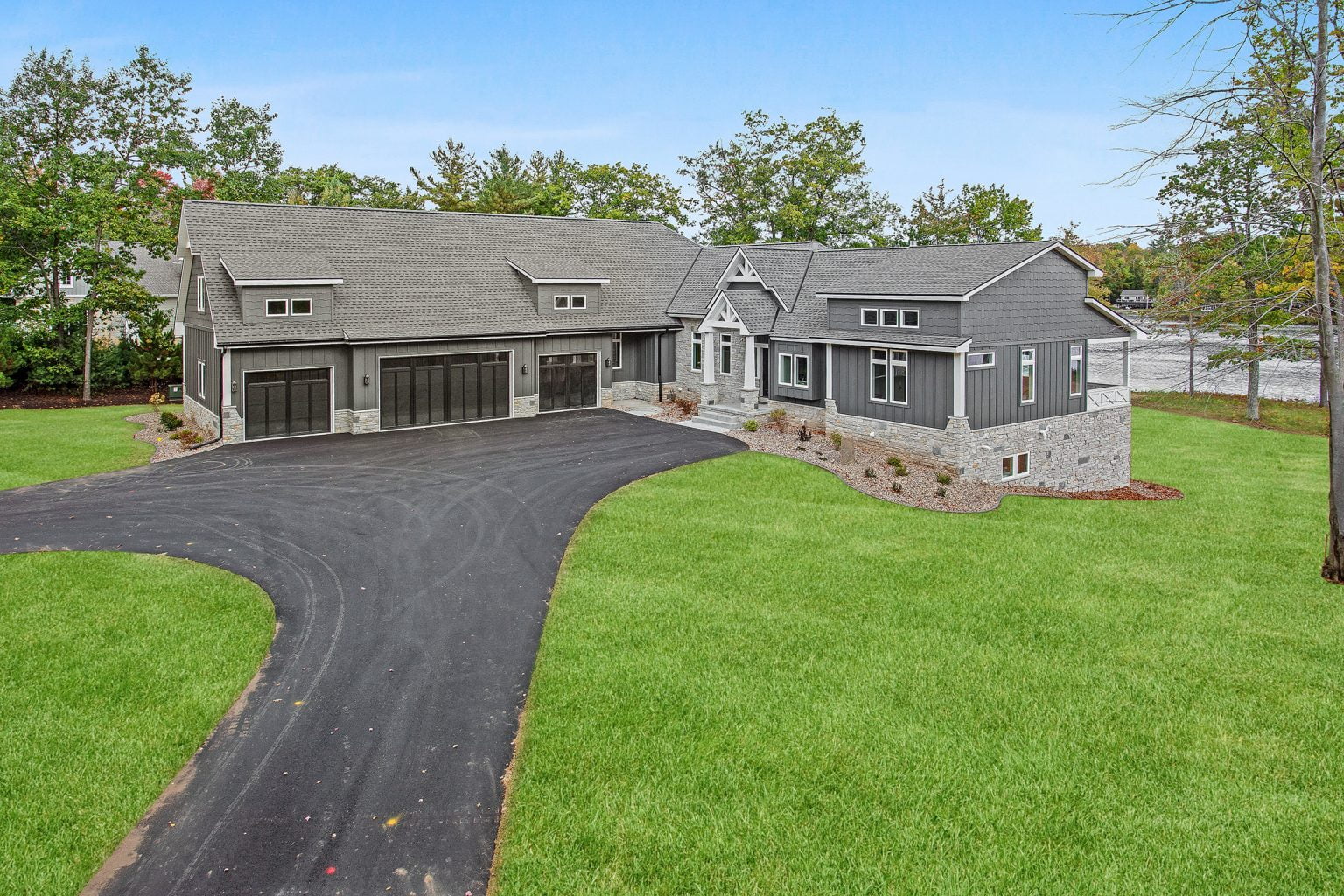 Smoky Ash Smokeshow - Diamond Kote® Siding System