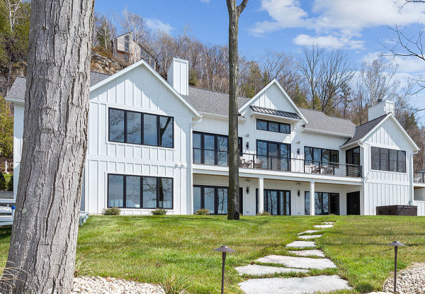 3 Ways to Use Board and Batten Siding on Exteriors Diamond Kote® Siding ...